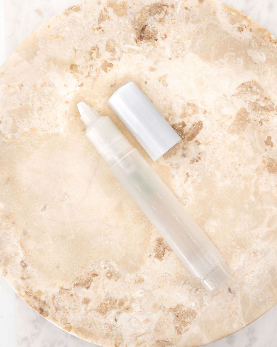 Application pen for edge paint and burnishing gum for leather